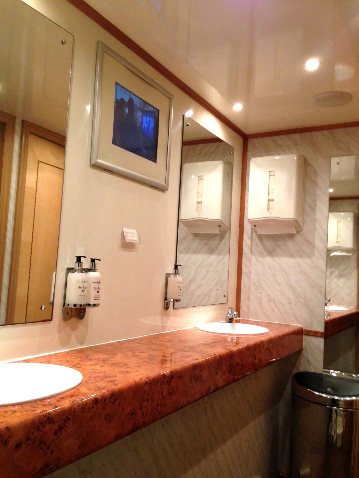 Luxury Portable Toilet Hire from Toilets to Let Gallery | Luxury ...